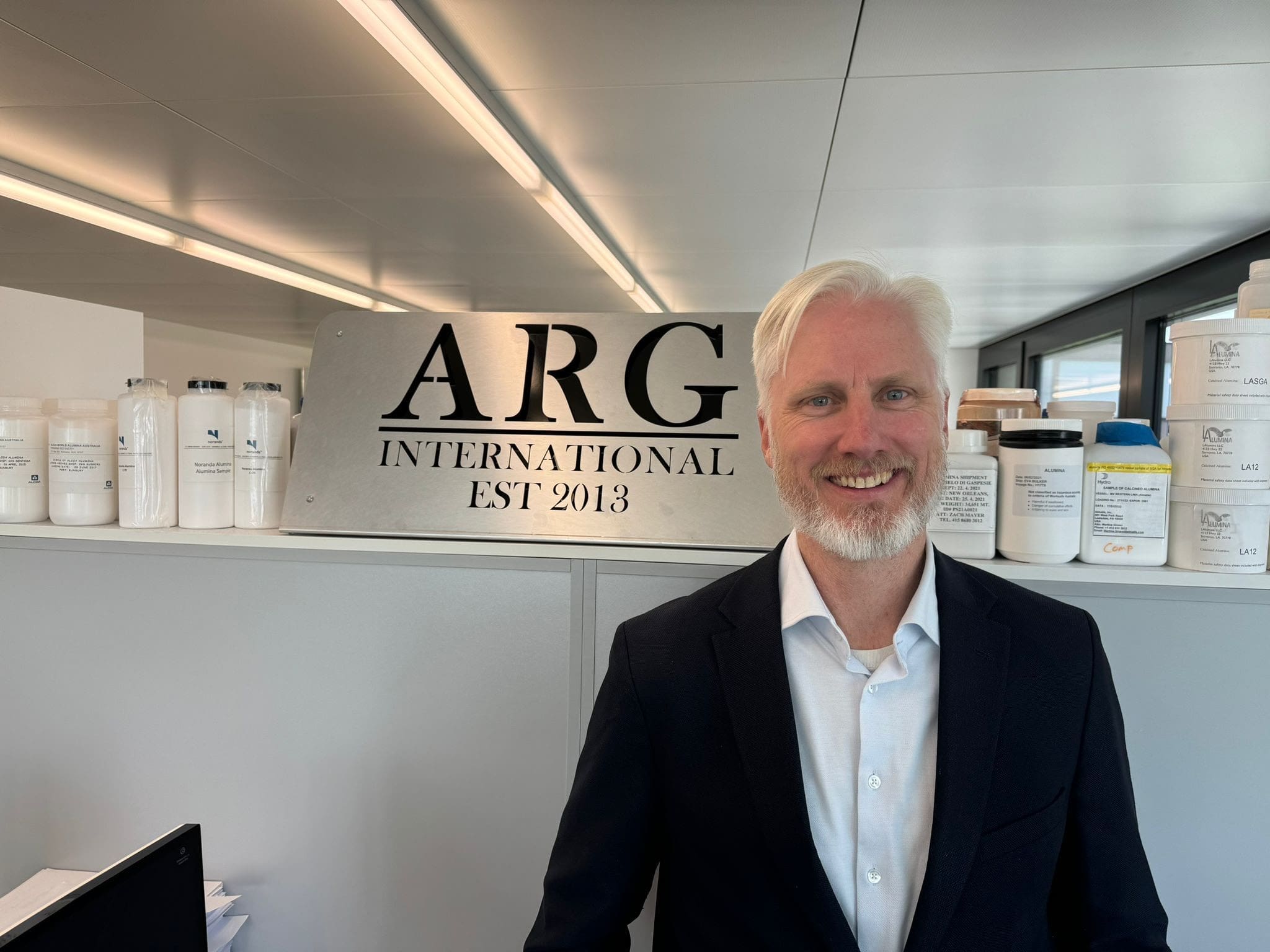 Shoulder to Shoulder: ARG International x Steinweg - Steinweg